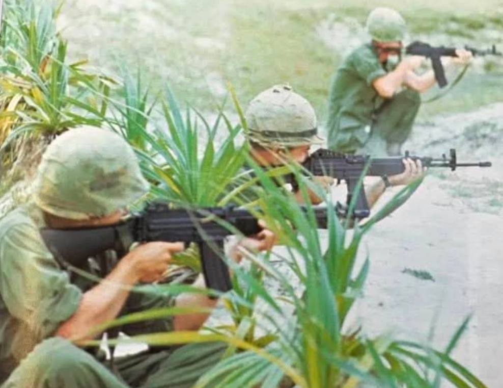 XM16E1 & M16A1 Service Rifles – USMCWEAPONRY.COM